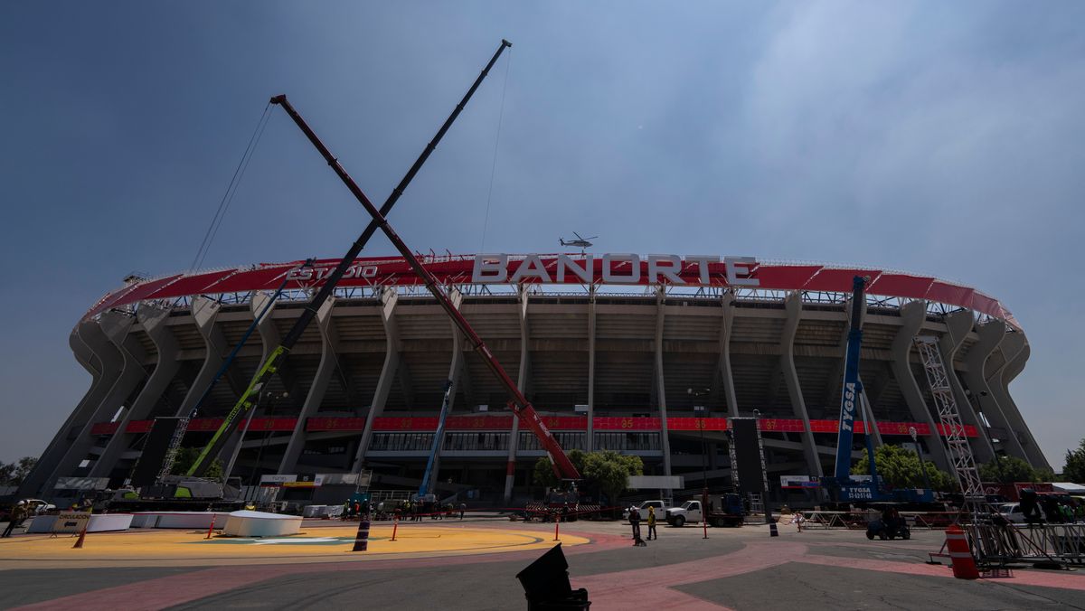 Tragedy at 2026 FIFA World Cup venue as fan dies in fall at Mexico vs ...