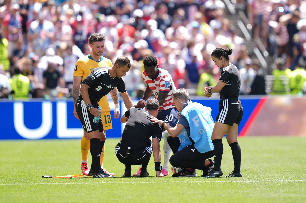 USMNT and Australia players step up as World Cup referee goes down in ...